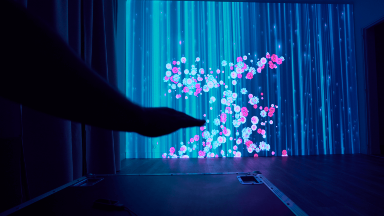 Electroson Studio - Créateurs de mappings vidéo – Blog – Mapping interactif avec capteur - Flowers